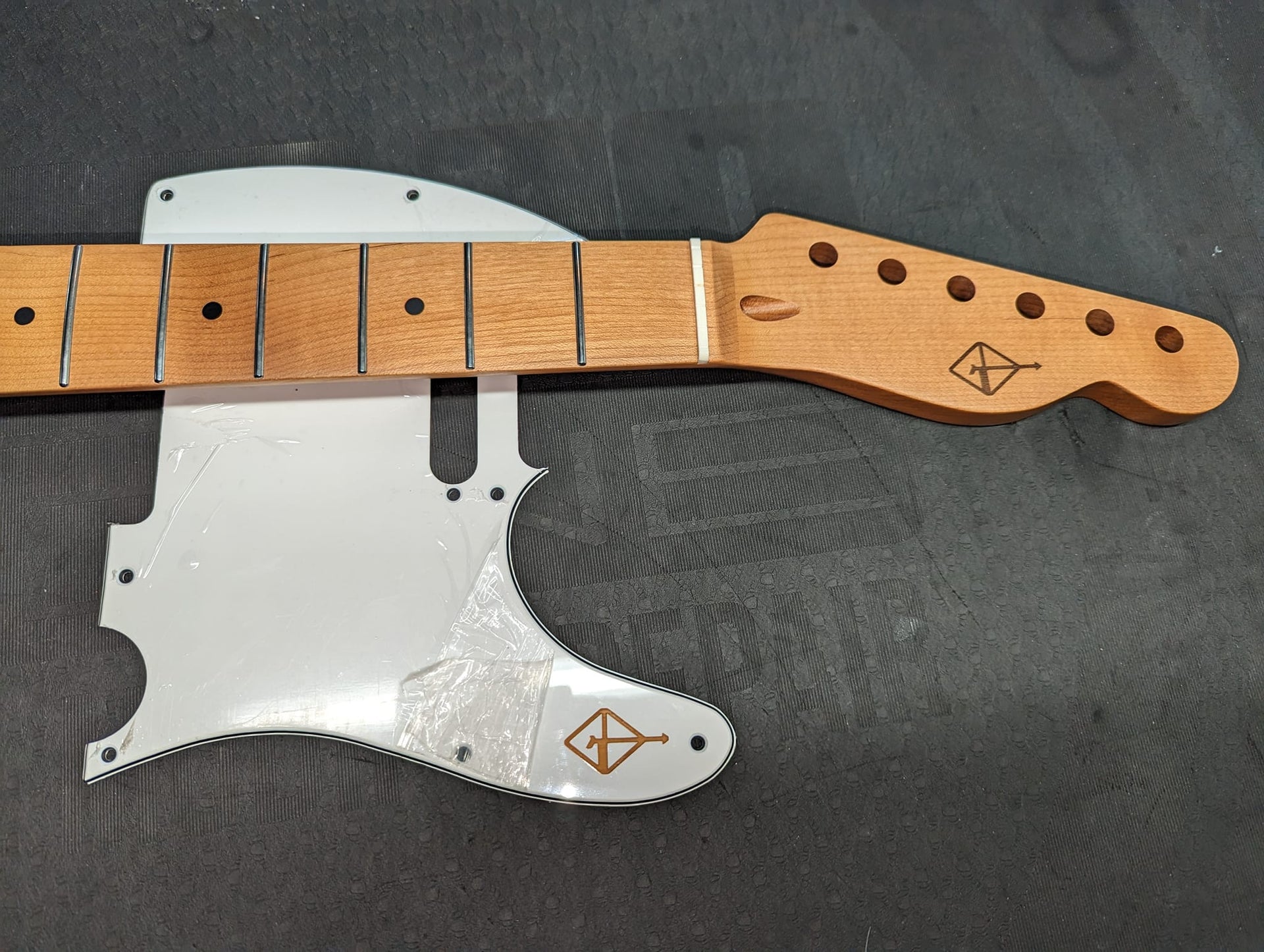 Fowlcon Guitar Company – Galveston Guitar Lounge