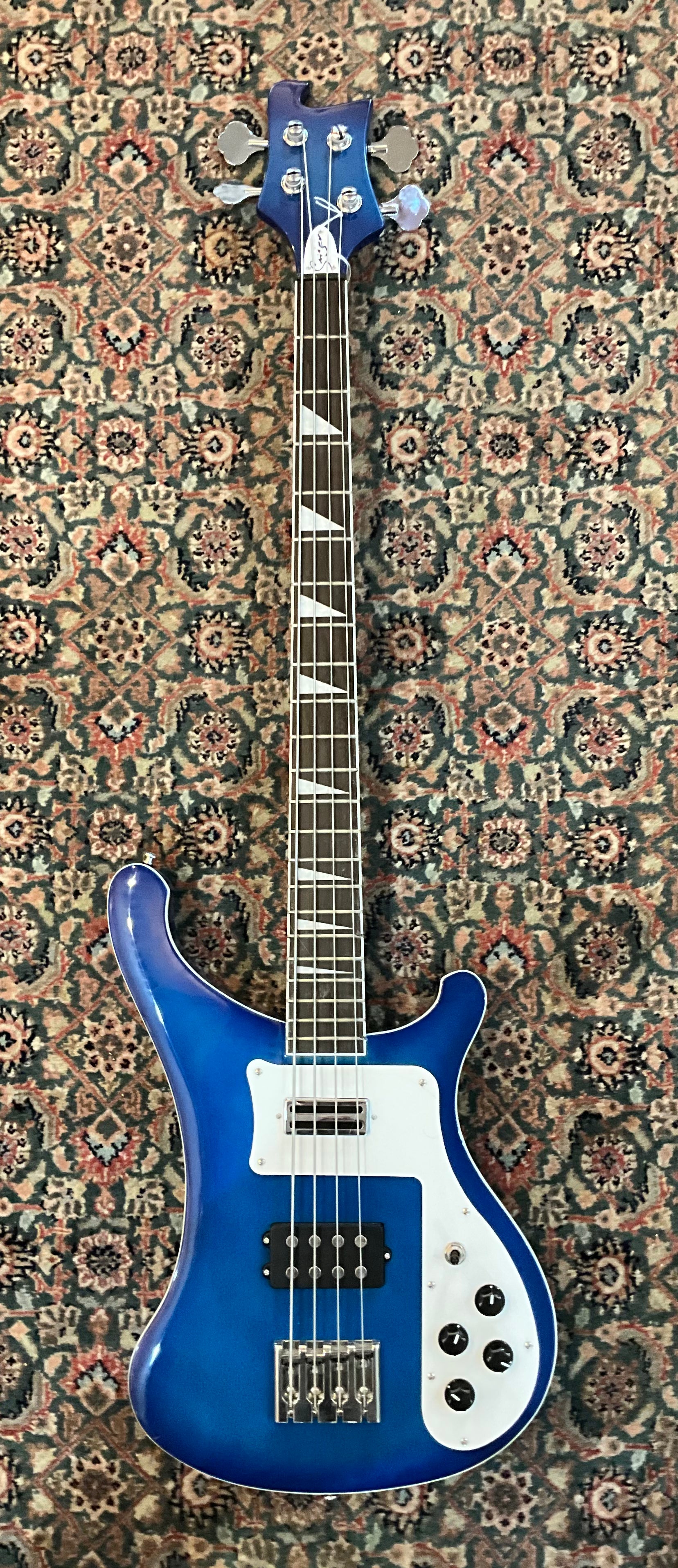 Smiger Set Neck 4-string Bass – Galveston Guitar Lounge